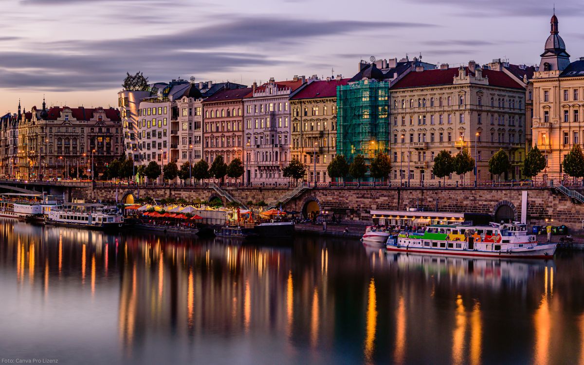 Rašín-Ufer (Rašínovo nábřeží / Náplavka) - PRAG BESUCHEN