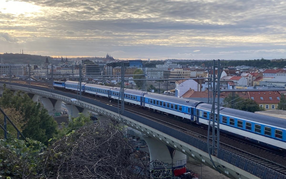 Elegantes Frankfurt Prag Zug Bilder